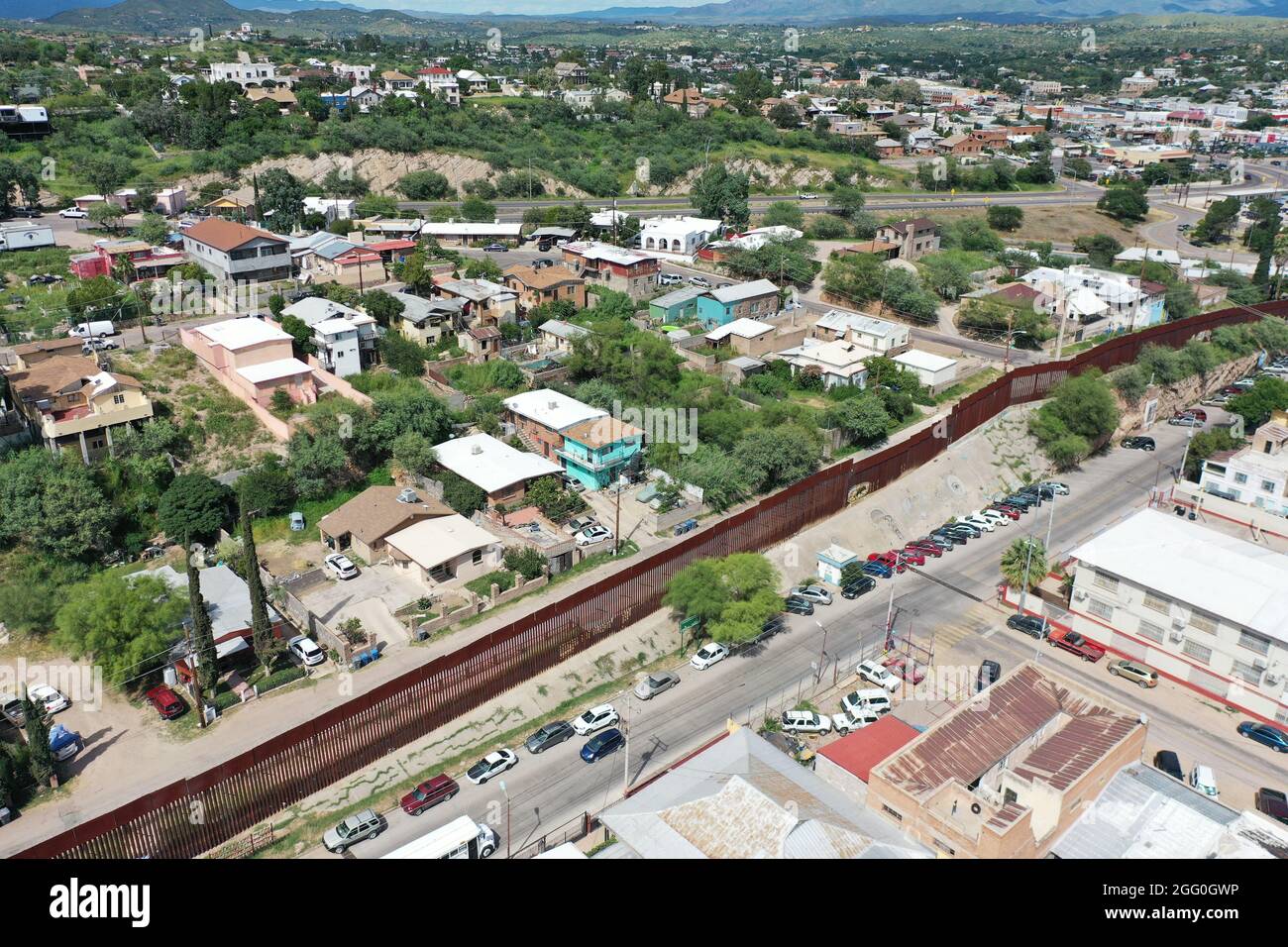 Nogales, Sonora Mexico and to the north the city Nogales Arizona ...