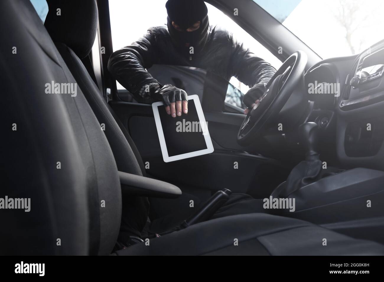 Stealing car with computer hi-res stock photography and images - Alamy