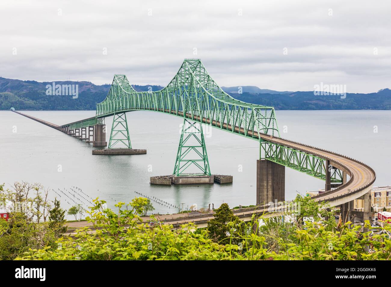 Astoria, Oregon, USA. The Astoria-Megler bridge across the Columbia ...