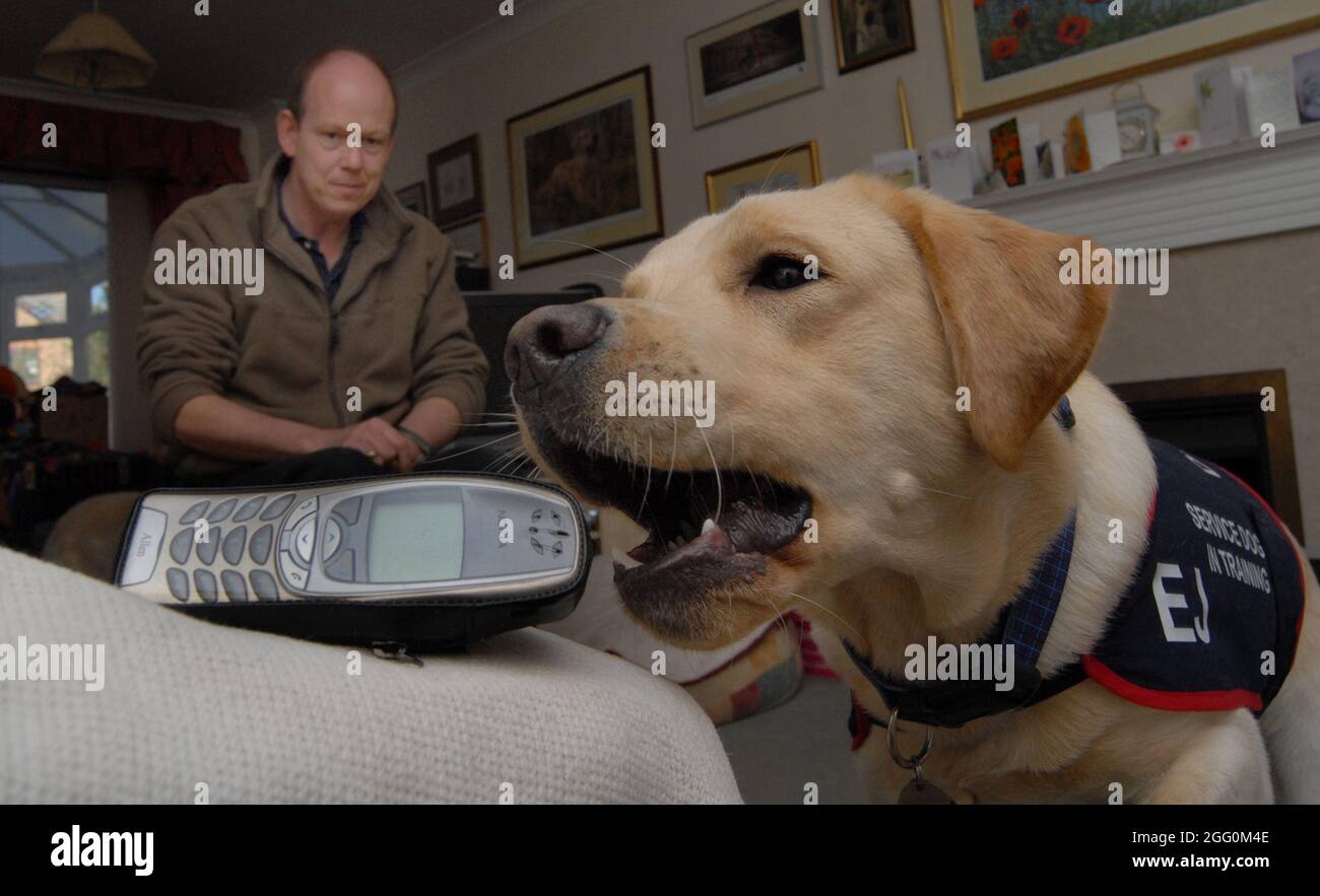 EJ GETS THE PHONE FOR GULF WAR VICTIM ALLEN PARTON PIC MIKE WALKER ...