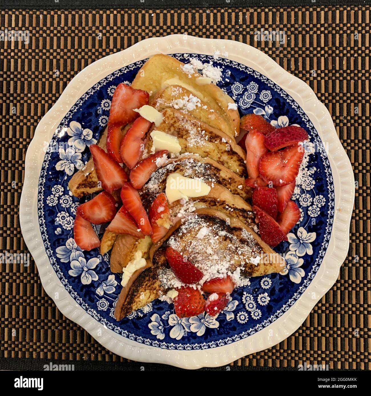 French Toast With Powdered Sugar And Bacon