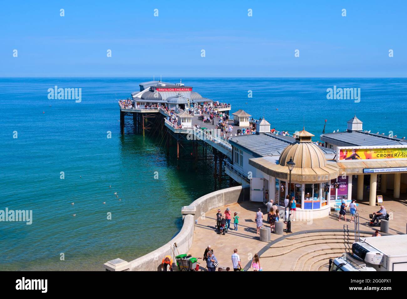 Cromer esplanade hi-res stock photography and images - Alamy