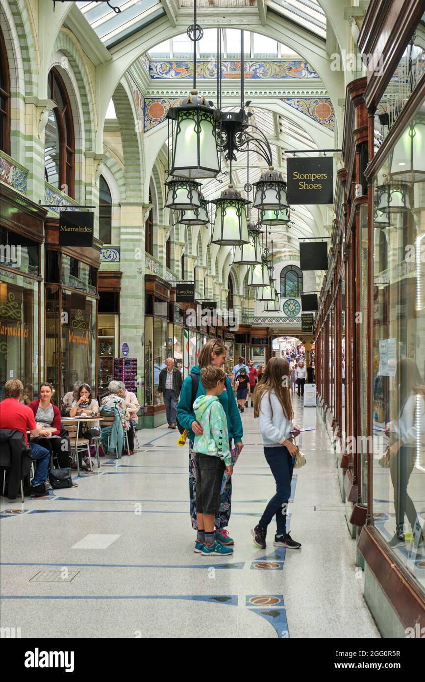 Inside shopping arcade hi-res stock photography and images - Alamy
