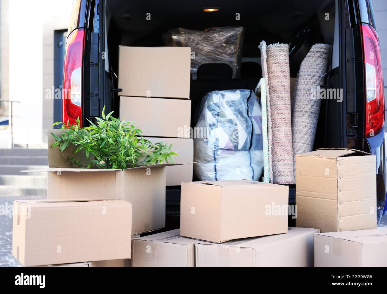 House moving concept. Cartoon boxes in a car trunk Stock Photo - Alamy