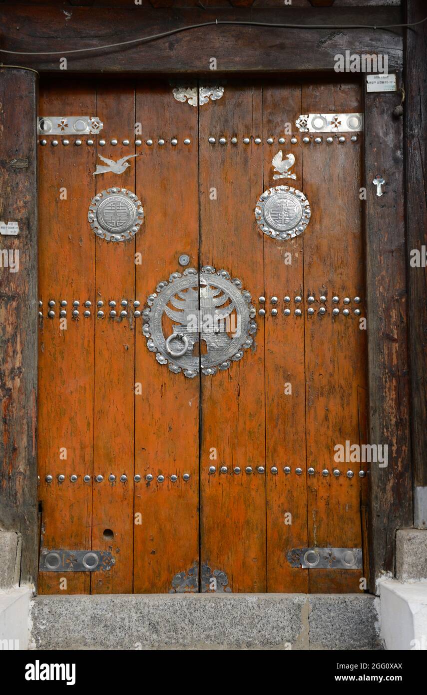 A traditional Korean door of an old house in the Bukchon Hanok Village ...
