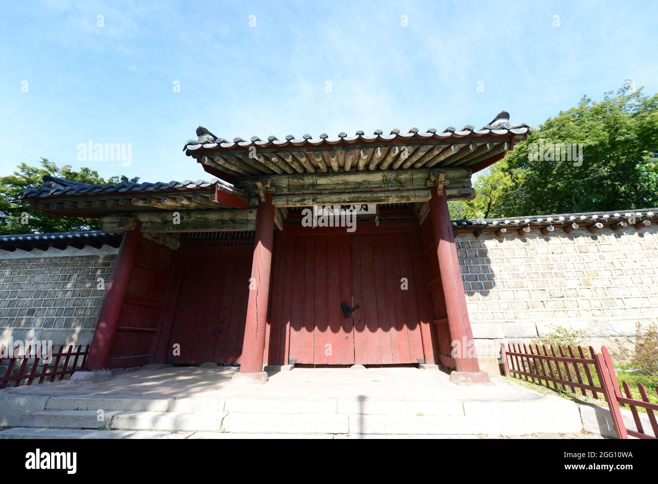 Korean traditional gate hi-res stock photography and images - Alamy