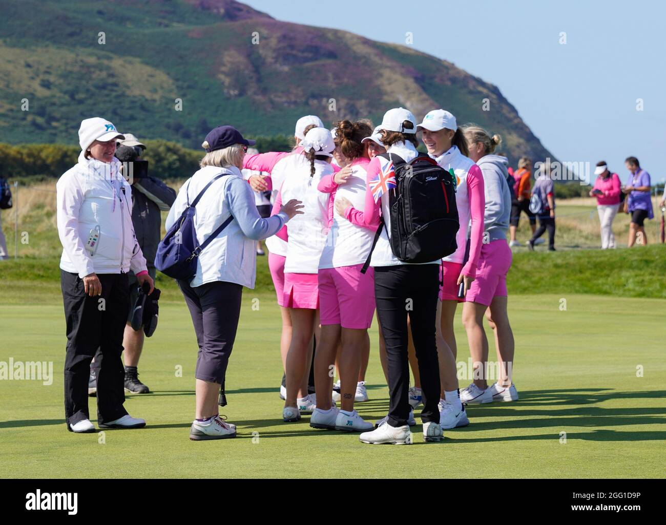 Team huddles hi-res stock photography and images - Alamy