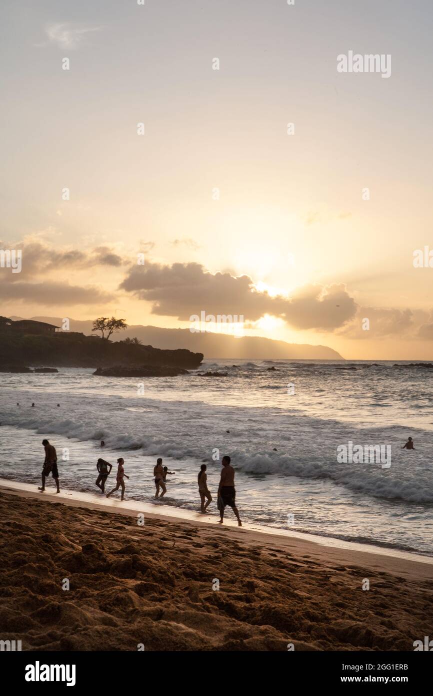 People walk on the beach on Oahu Island in Hawaii Stock Photo - Alamy