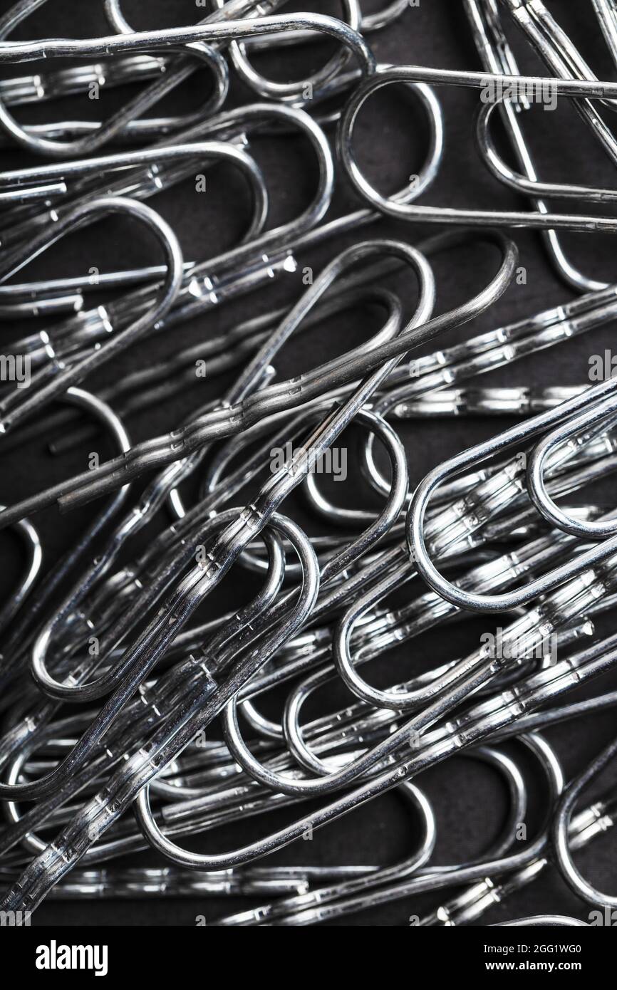 Silver paper clips textured background, full screen Stock Photo - Alamy