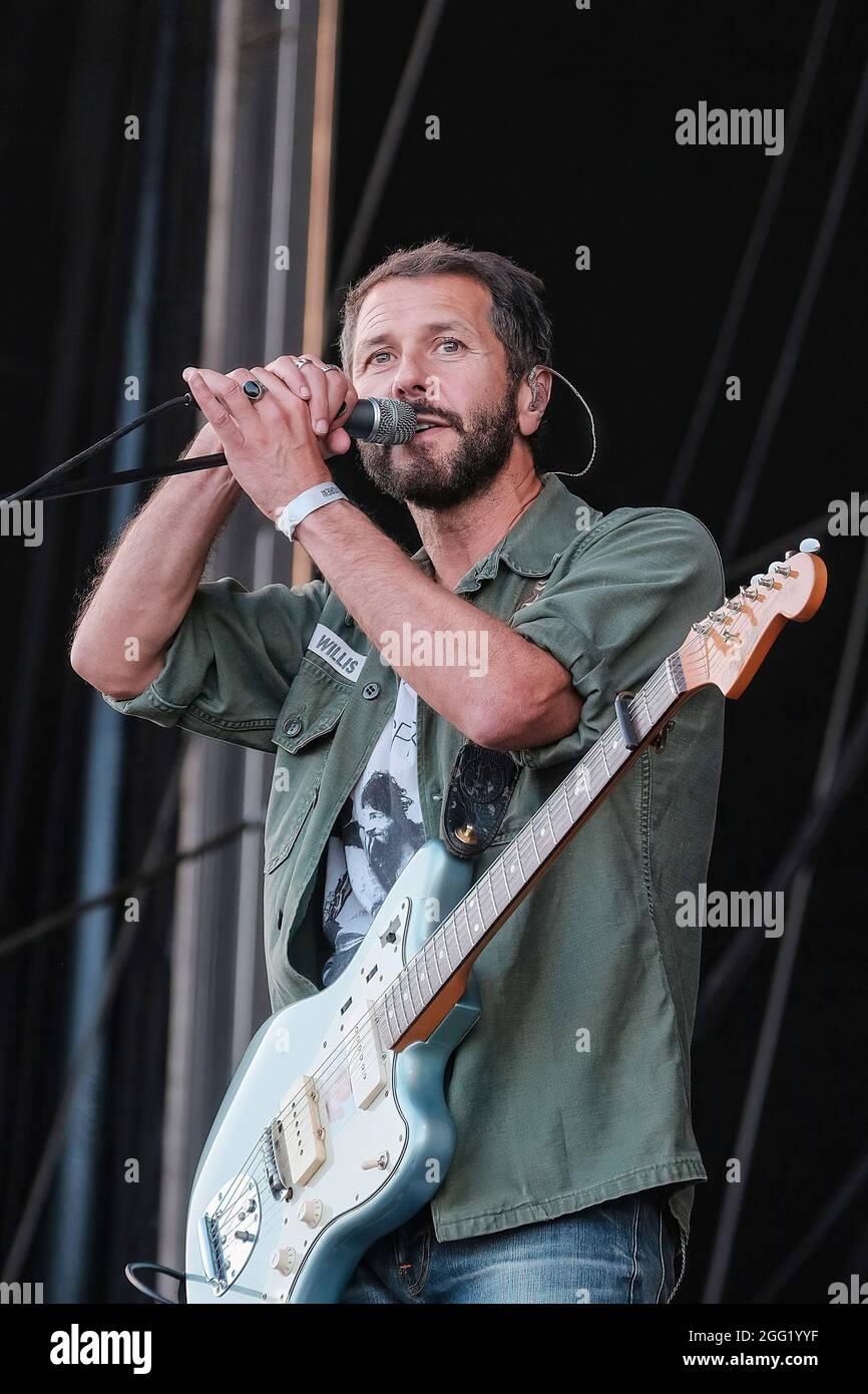 Feeder guitarist hi-res stock photography and images - Alamy