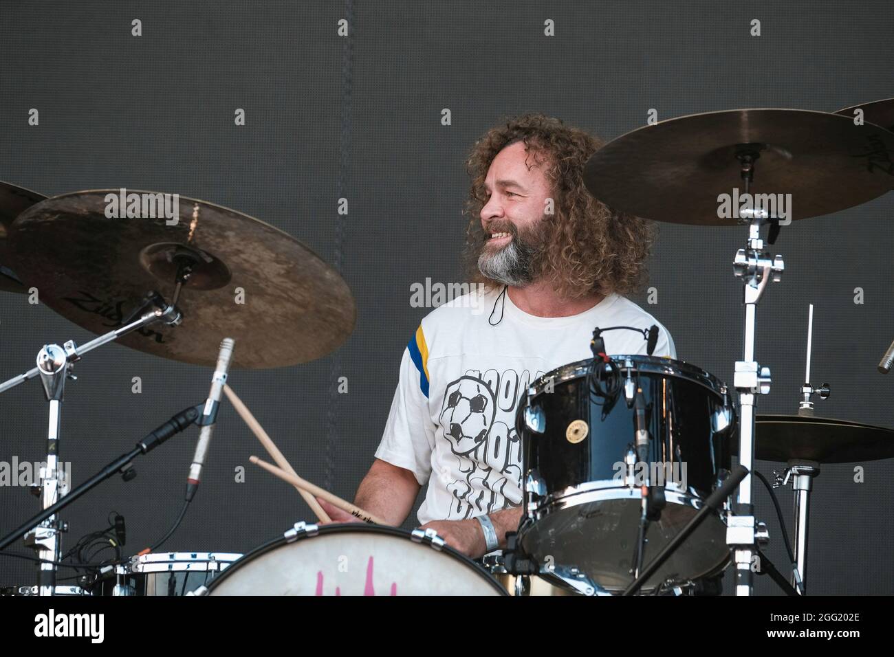 Drummer in the rock band feeder hi-res stock photography and images - Alamy
