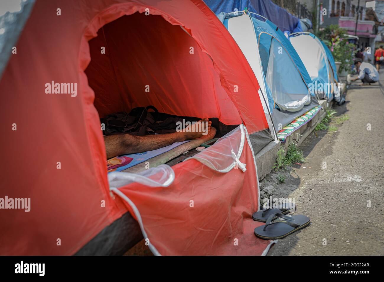 Refugee tents set up hi-res stock photography and images - Alamy