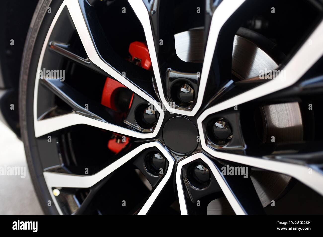 Red disc brake calipers hi-res stock photography and images - Alamy