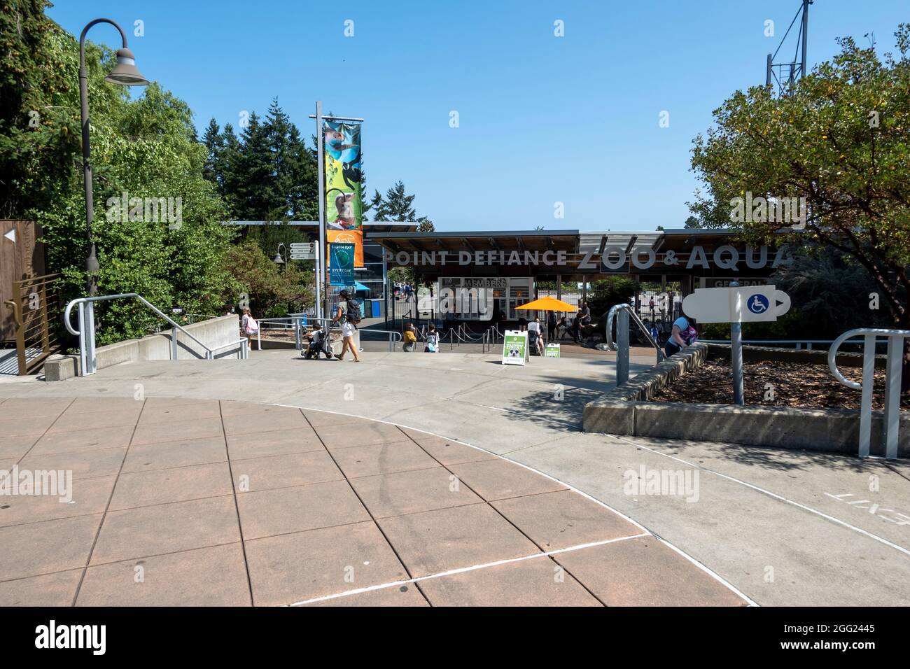Point Defiance Zoo And Aquarium High Resolution Stock Photography and ...