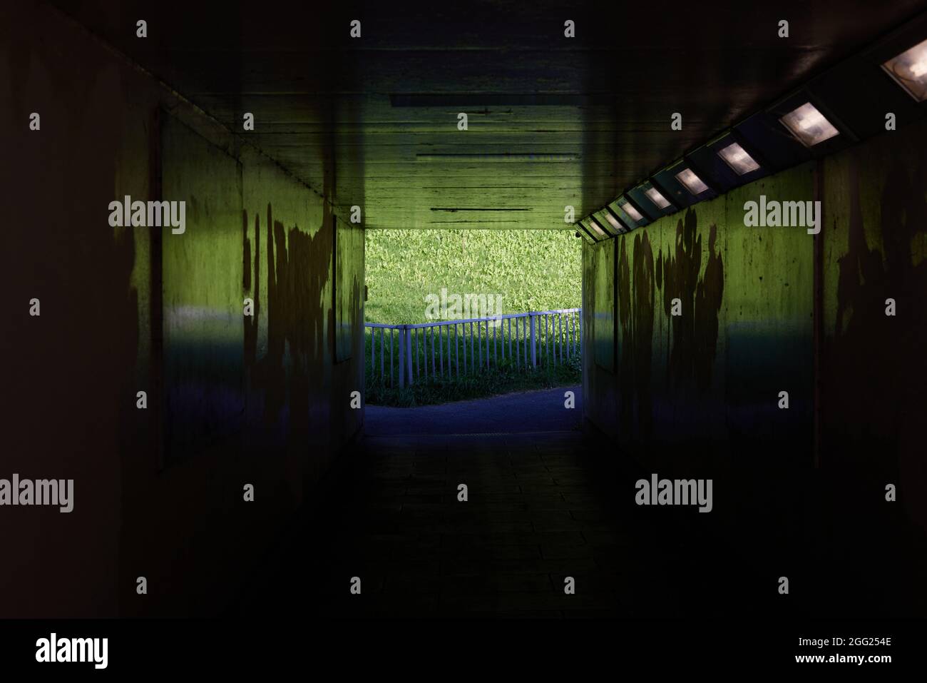 Road repeats hi-res stock photography and images - Alamy