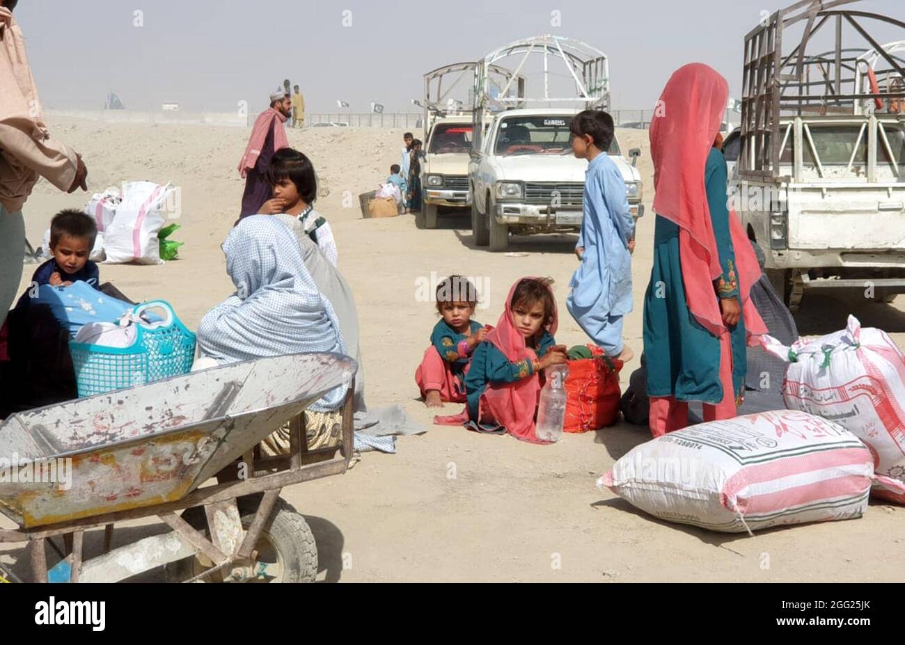 Chaman, Pakistan's Chaman. 27th Aug, 2021. Children are seen at a ...