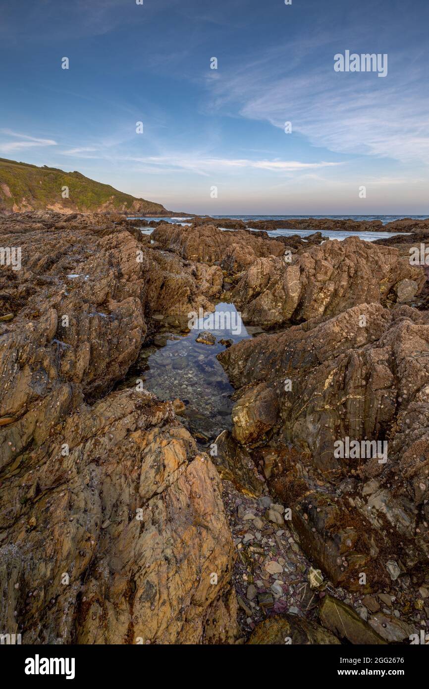 Rocks and rock pools at Talland Bay Cornwall Stock Photo - Alamy