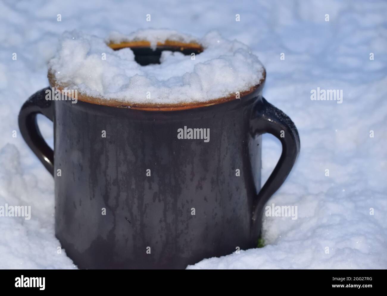 Stoneware pot hi-res stock photography and images - Alamy