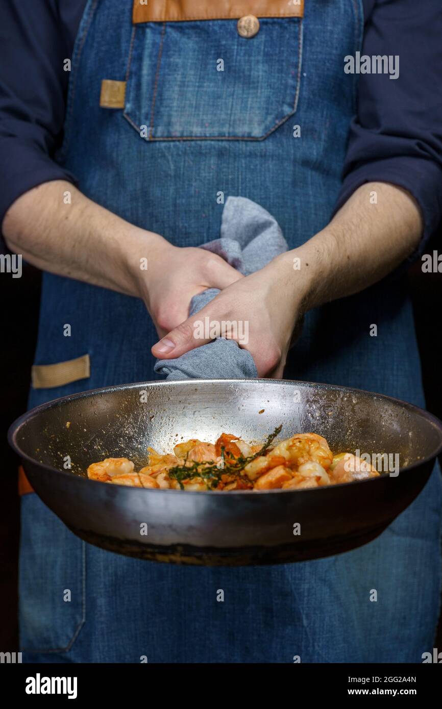 Cooking shrimp man frying chef hi-res stock photography and images - Alamy