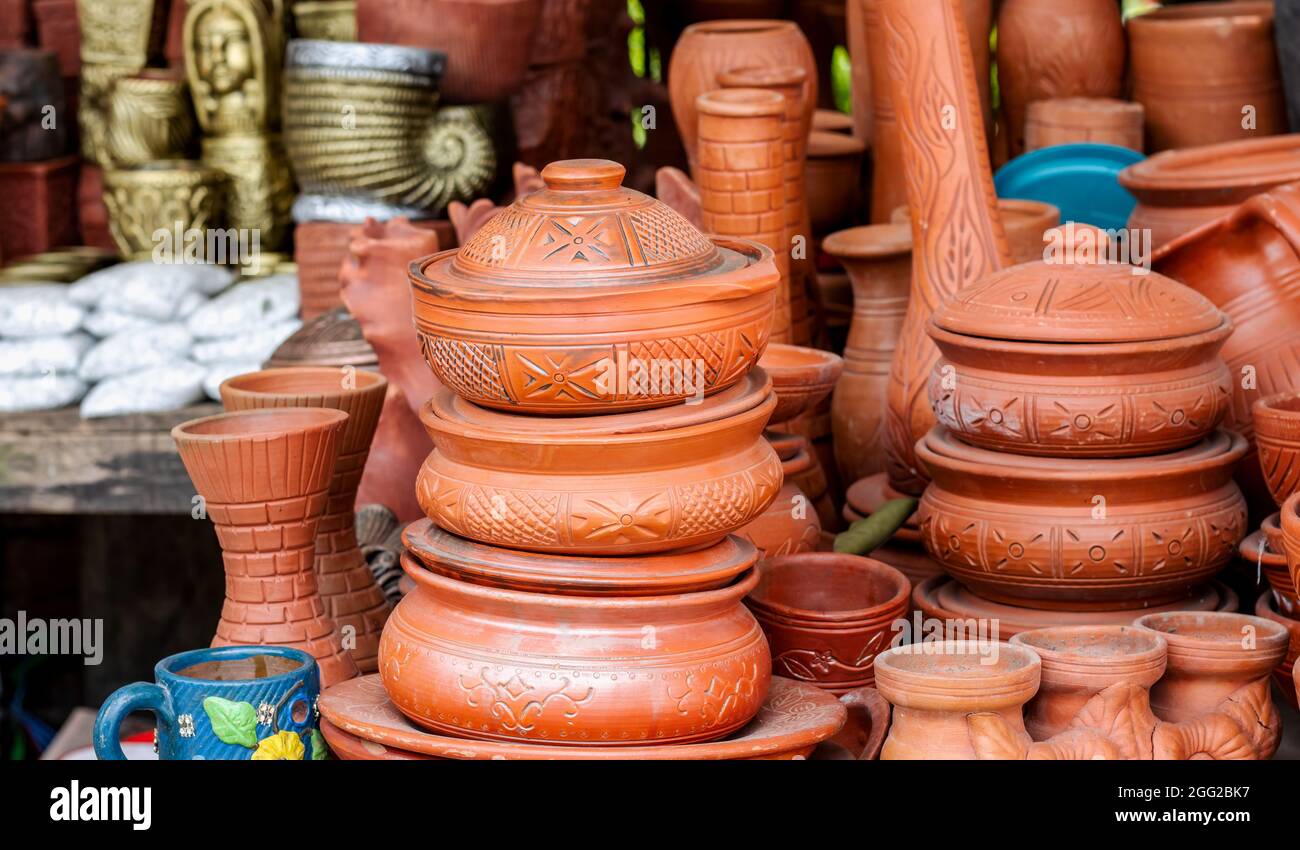 Traditional bangladeshi handmade ceramic pottery shop beside the street ...