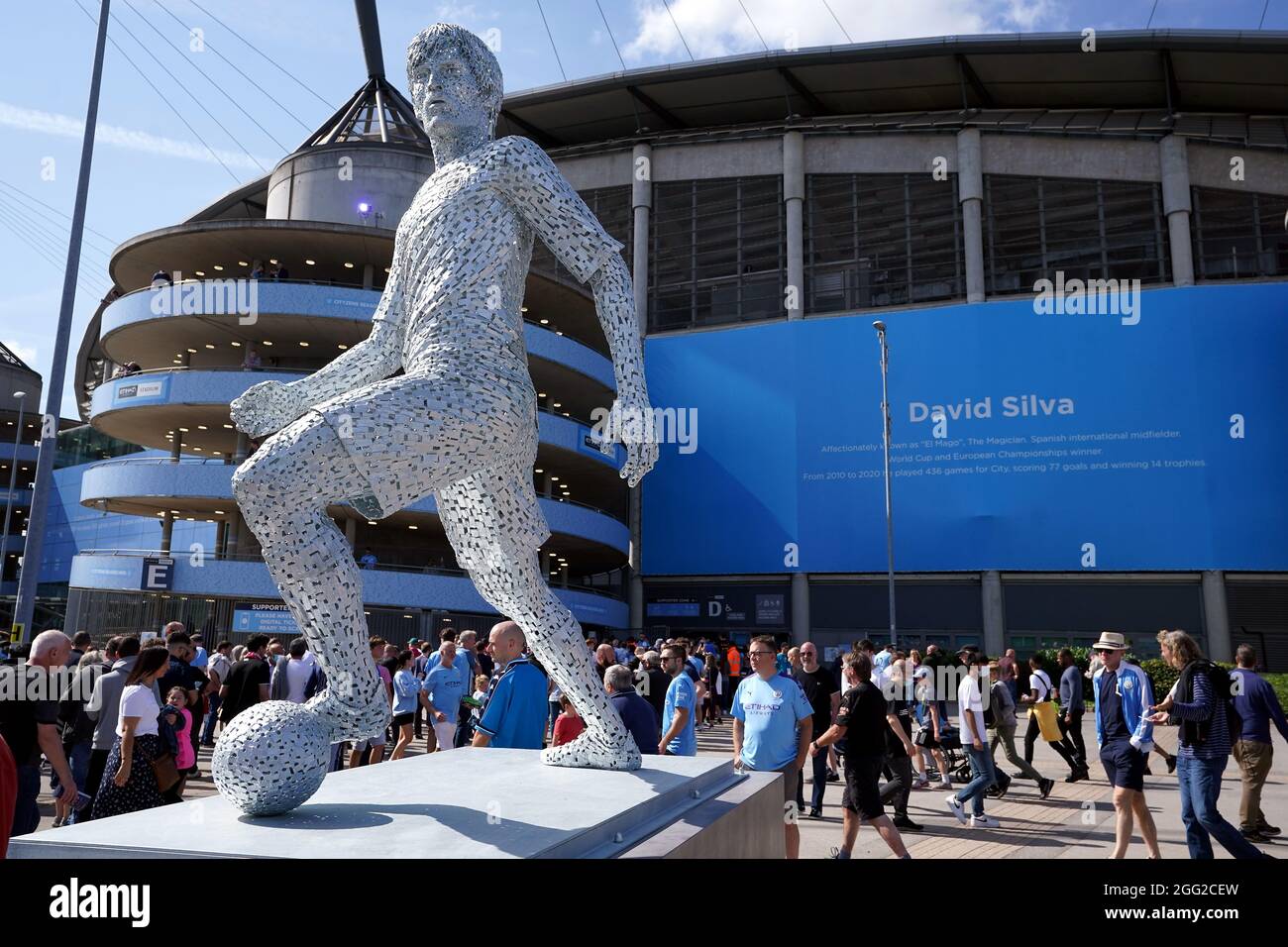 David silva statue hi-res stock photography and images - Alamy