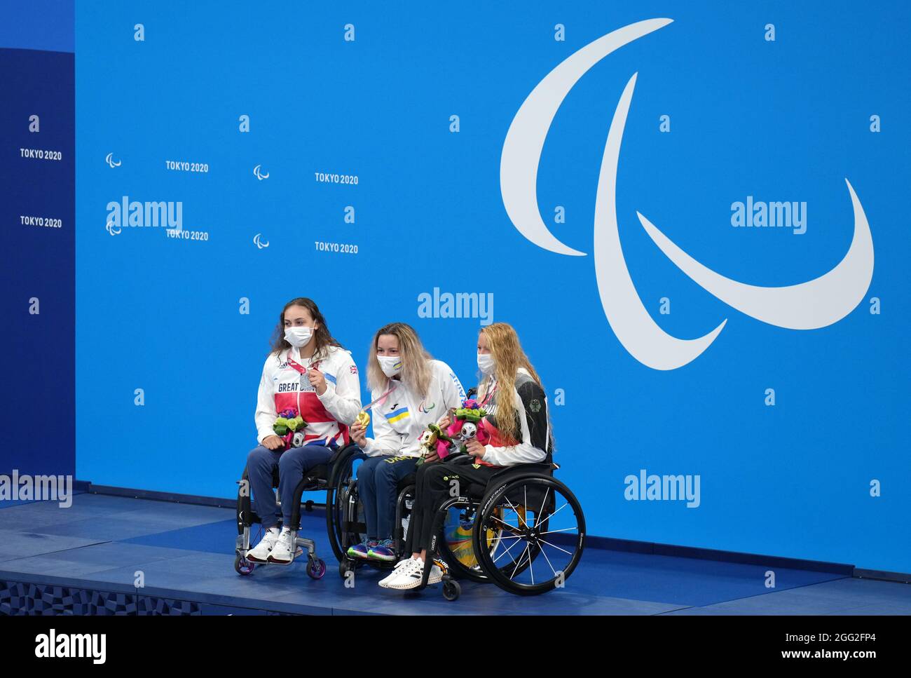 Great Britain's Grace Harvey (left) after winning Silver in the Women's ...
