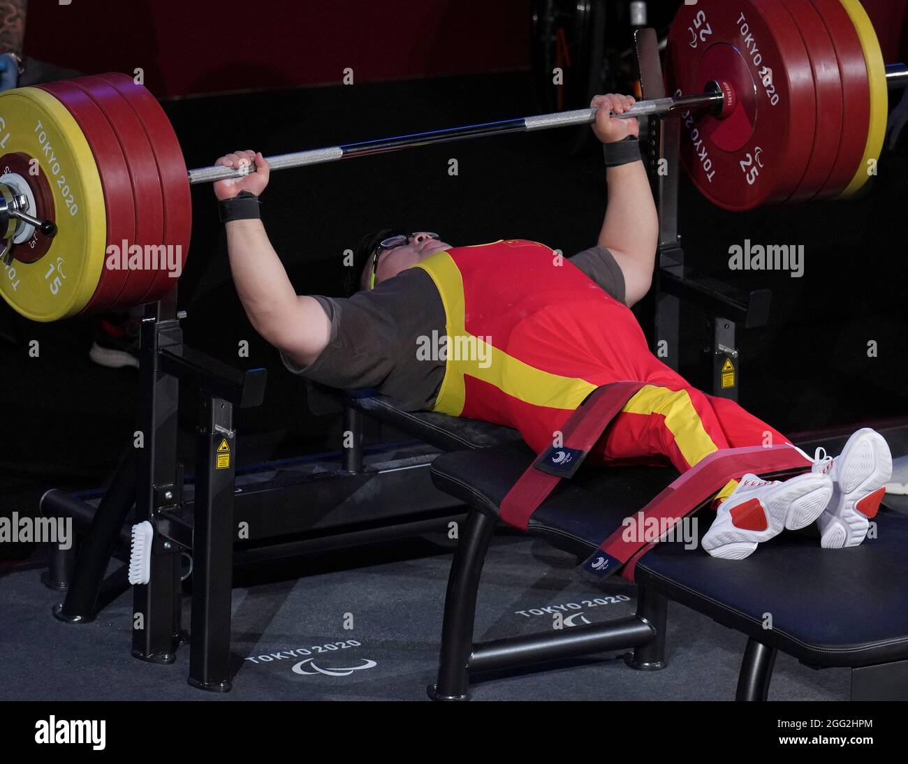 Mens 80kg hi-res stock photography and images - Alamy