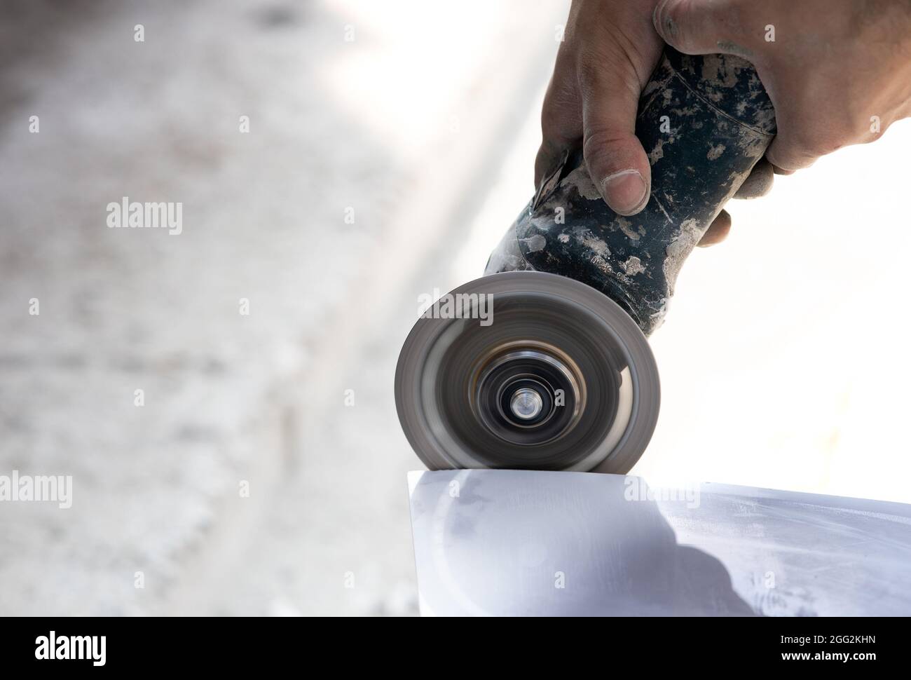 Cutting stone hi-res stock photography and images - Alamy