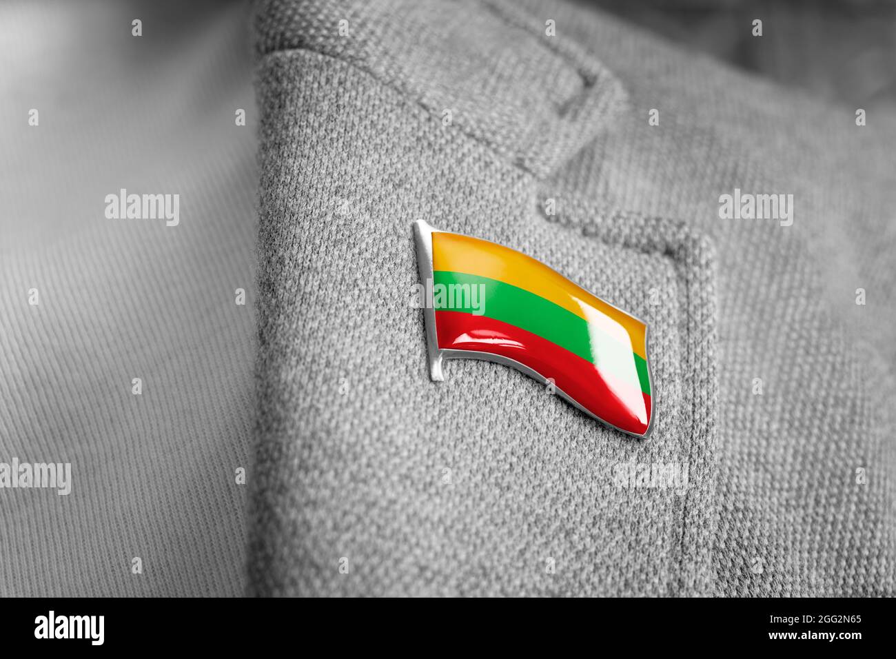 Metal badge with the flag of Lithuania on a suit lapel Stock Photo - Alamy