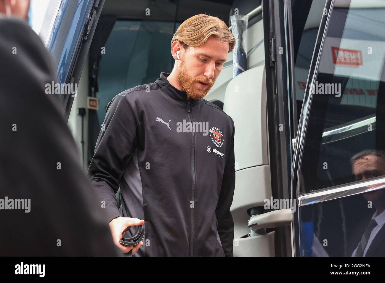 Josh Bowler #11 of Blackpool arrives at The Den Stock Photo - Alamy