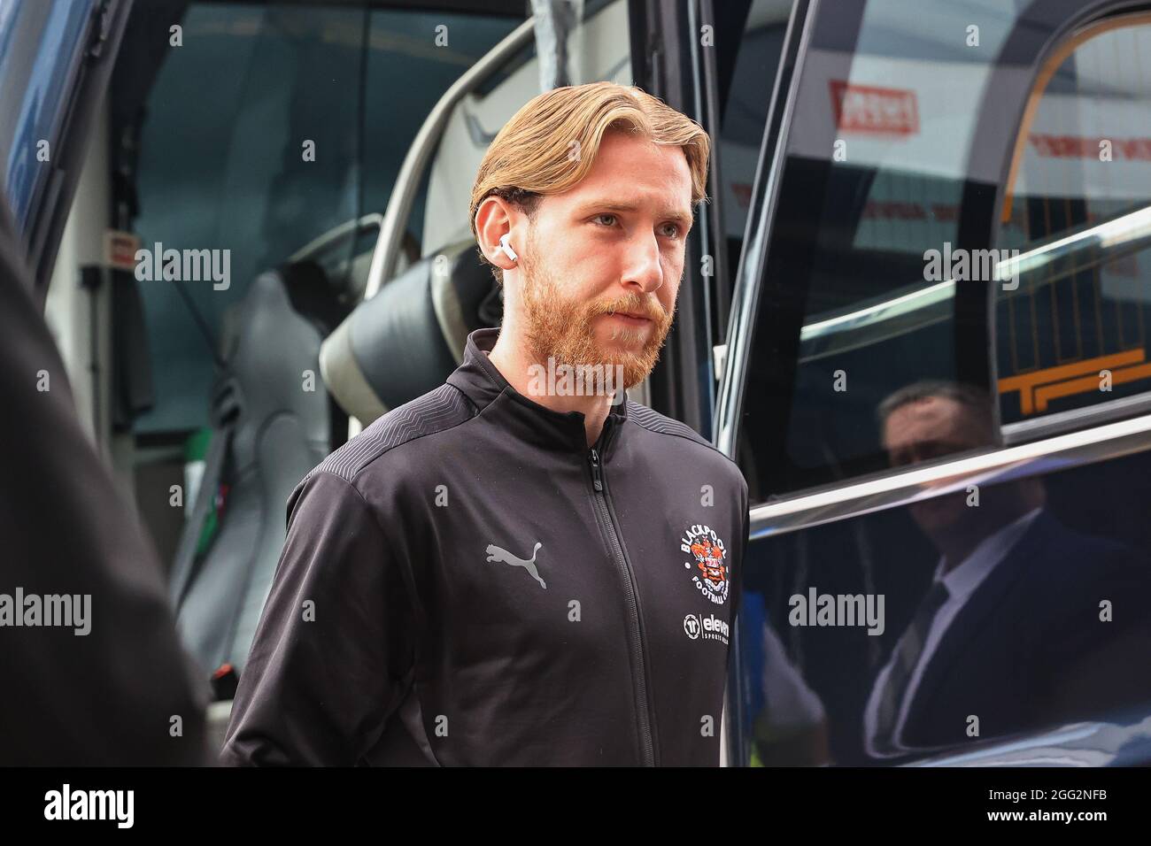 Josh Bowler #11 of Blackpool arrives at The Den Stock Photo - Alamy