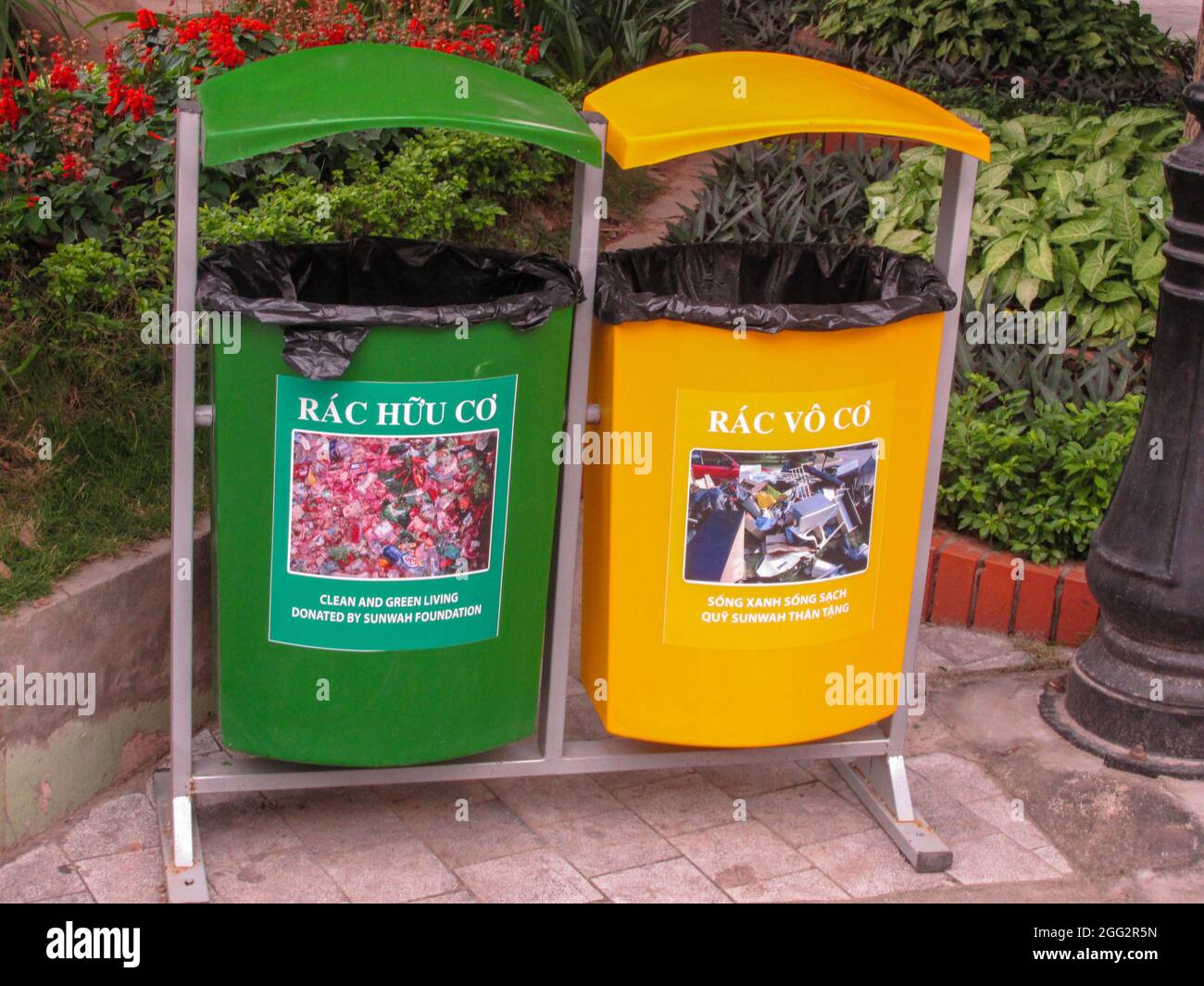 Organic and inorganic waste hi-res stock photography and images - Alamy