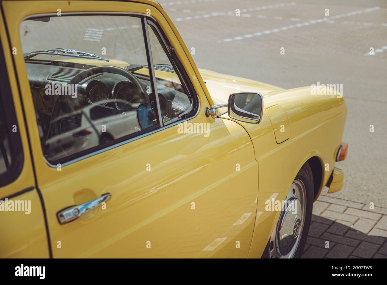 Yellow luxury car design hi-res stock photography and images - Alamy
