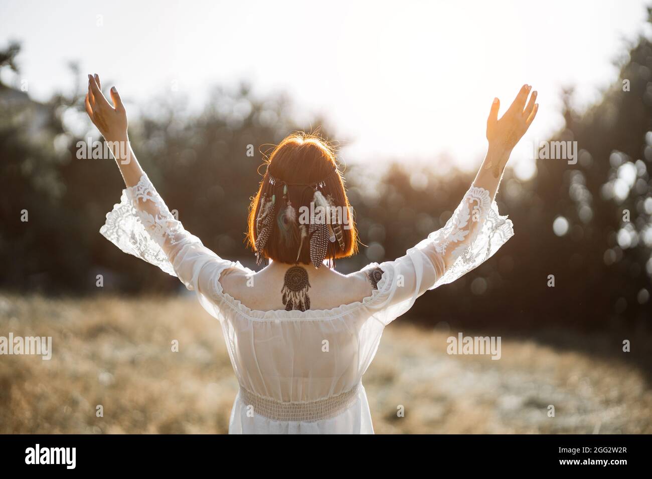 Indian boho vibes, bohemian style. Back view of stunning hippie boho ...