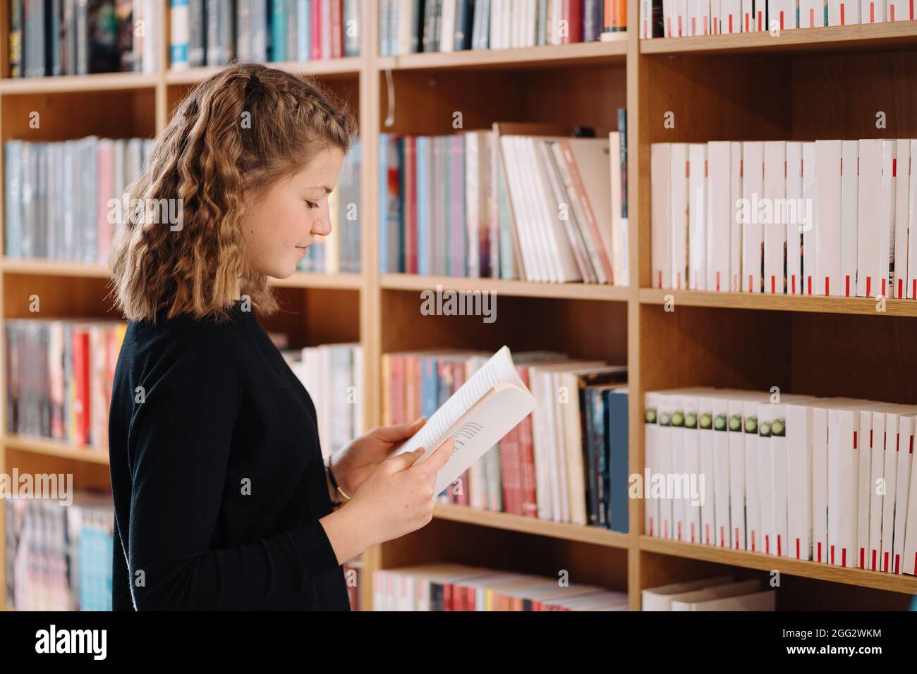 Student picking book from shelf hi-res stock photography and images - Alamy