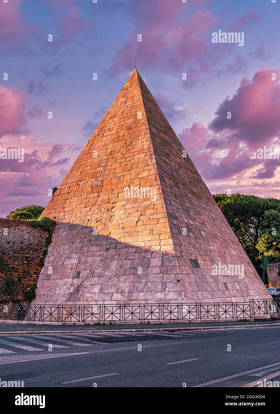 Cestia Pyramid in Rome at sunset. The Pyramid of Cestius (Piramide di ...