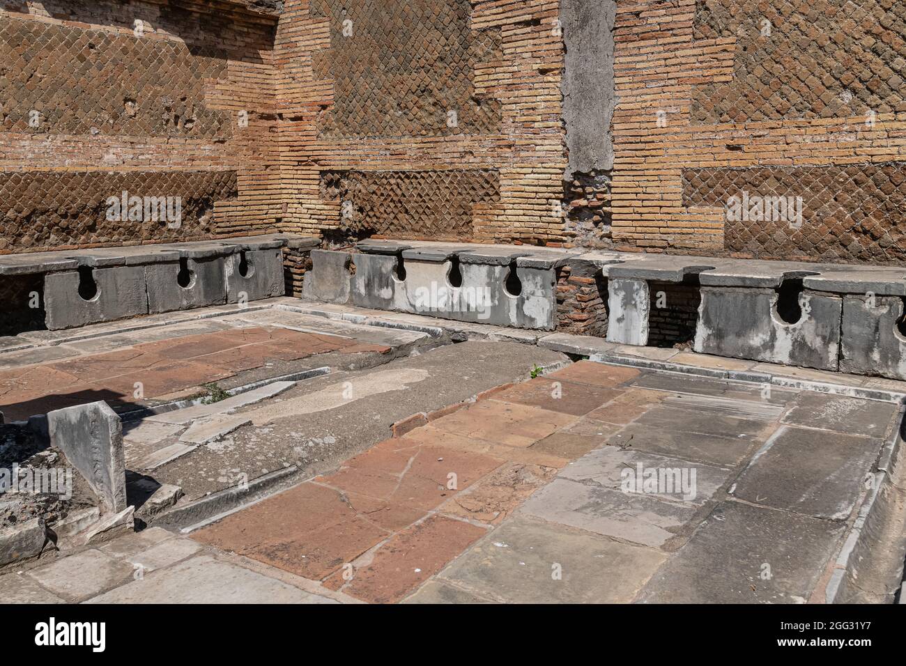 Ancient rome toilet hi-res stock photography and images - Alamy