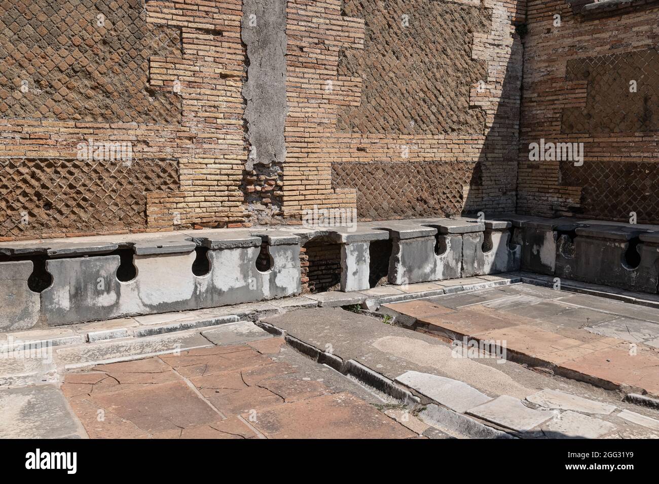 Ancient rome toilet hi-res stock photography and images - Alamy