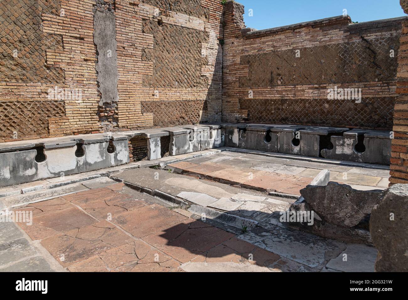 Ancient rome toilet hi-res stock photography and images - Alamy