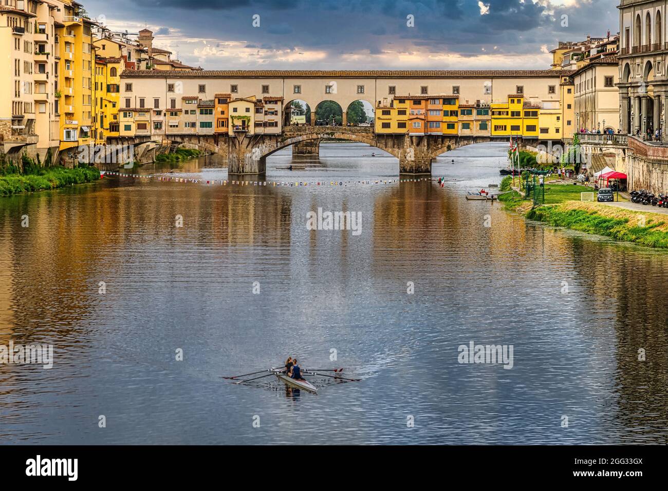 Ponte Vecchio the famous Arch bridge in Florence, Italy Stock Photo - Alamy