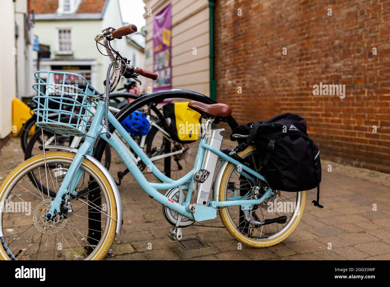 Charge cycle hi-res stock photography and images - Alamy