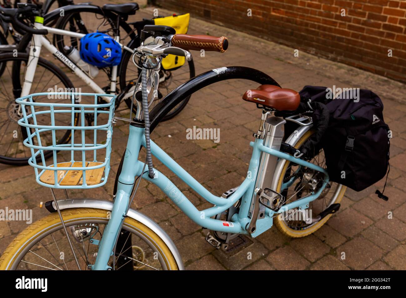 Battery cycle hi-res stock photography and images - Alamy