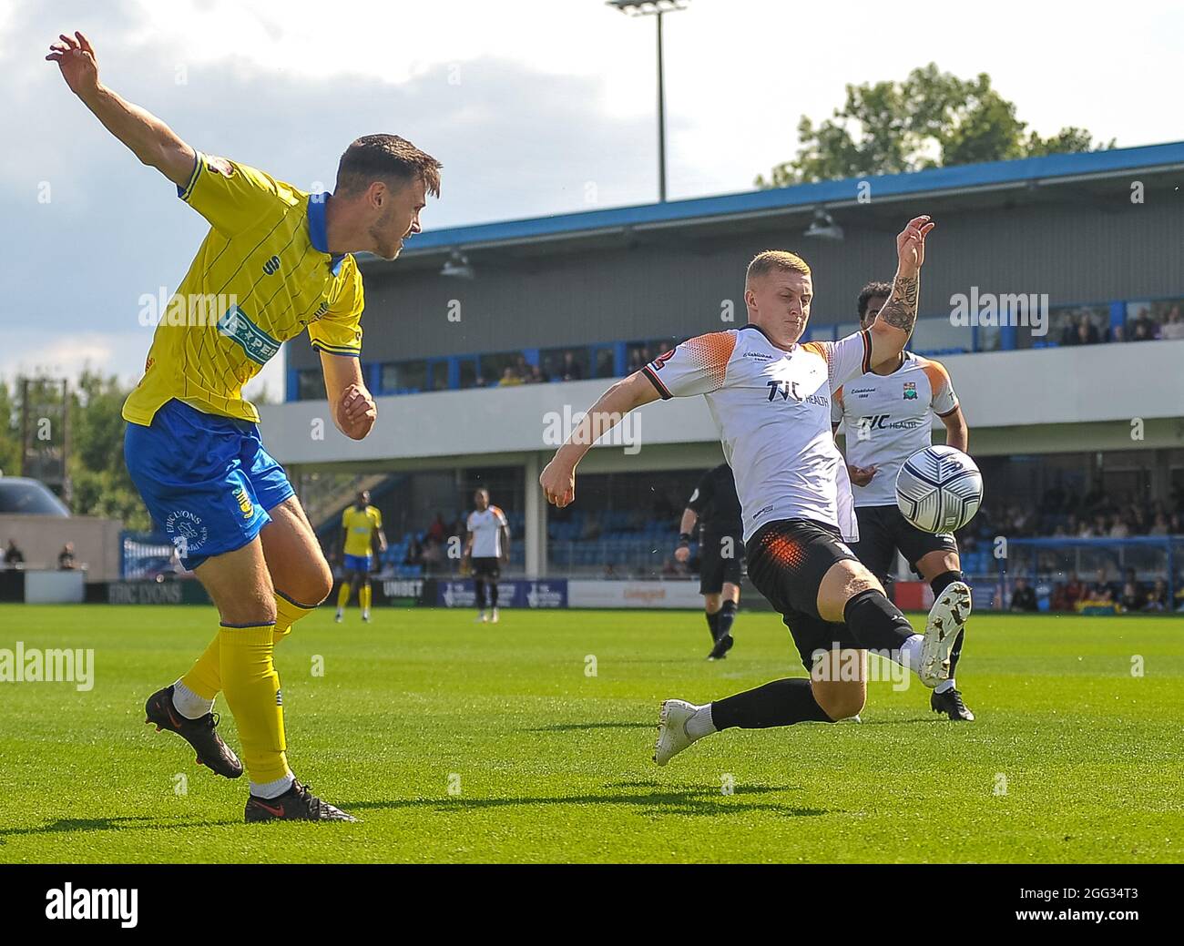 Solihull, UK. 28th Aug, 2021. 1st half Solihull Moors on the attack ...