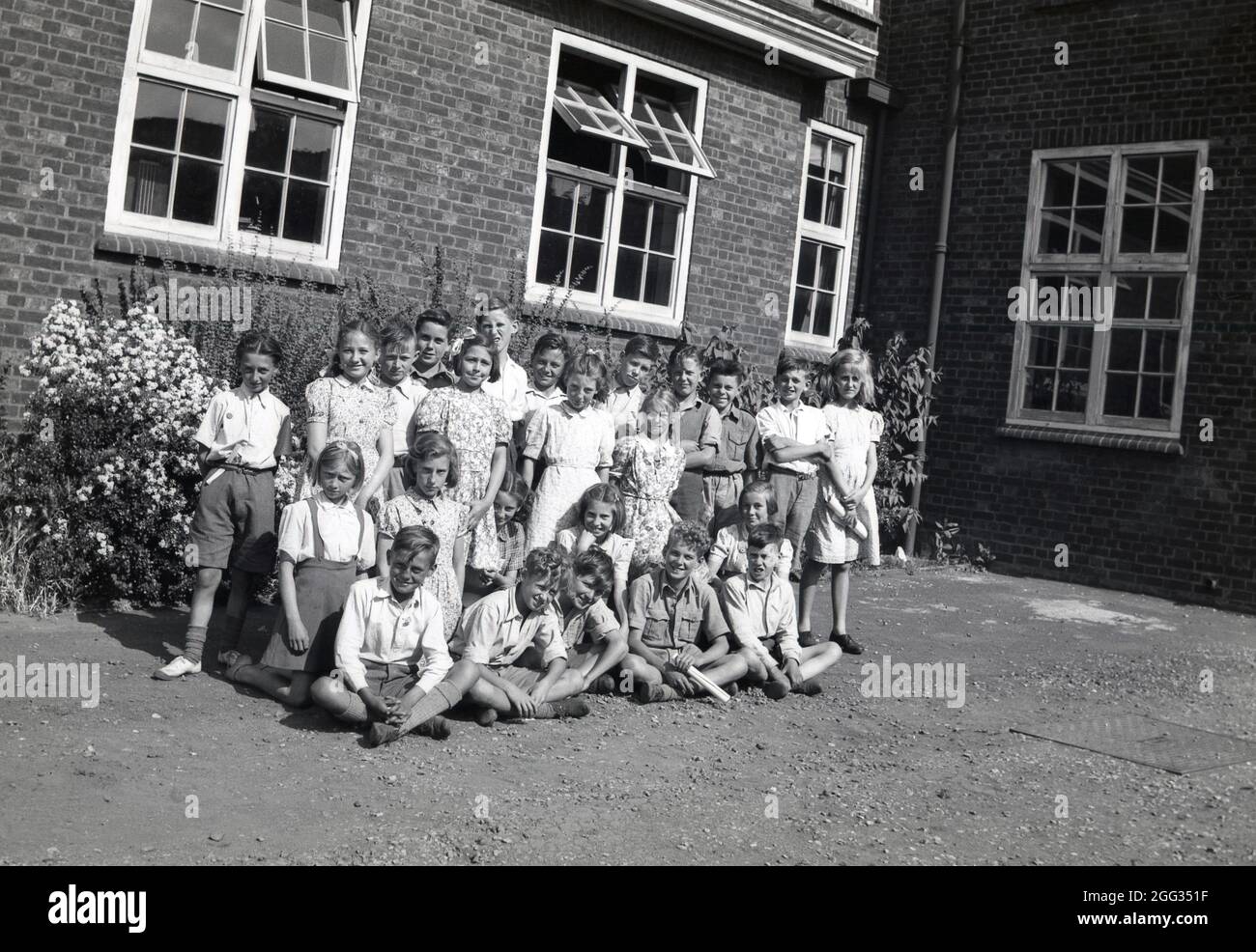 School children class photo 1950's hi-res stock photography and images ...