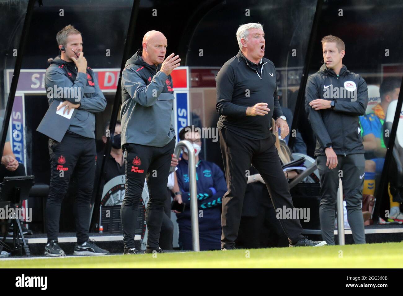 Steve bruce newcastle bench hi-res stock photography and images - Alamy