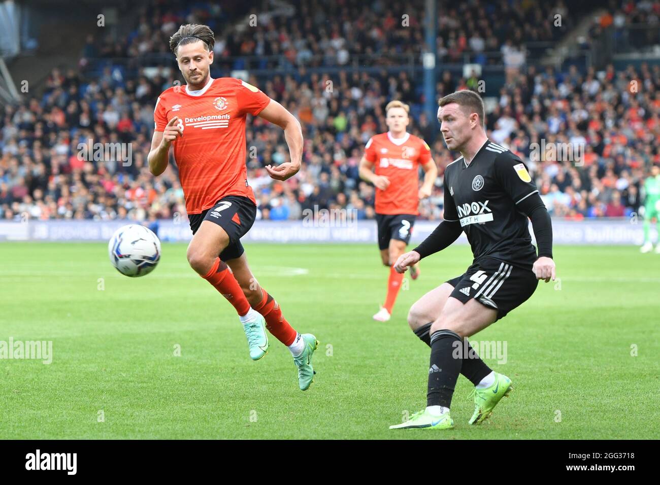 John Fleck #4 of Sheffield United crosses the ball Stock Photo - Alamy