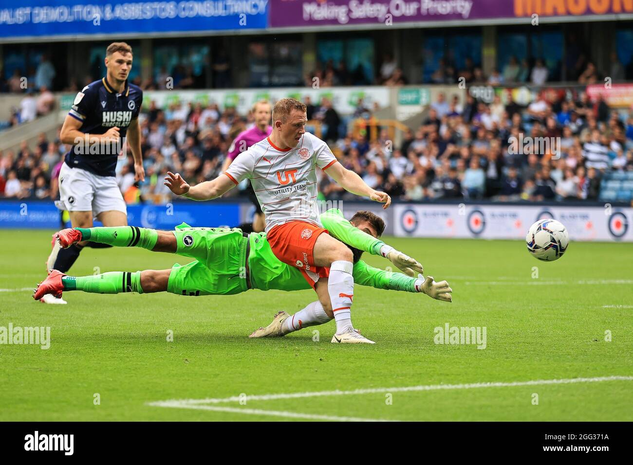 Shayne Lavery #19 of Blackpool scores to make it 0-1 Stock Photo - Alamy