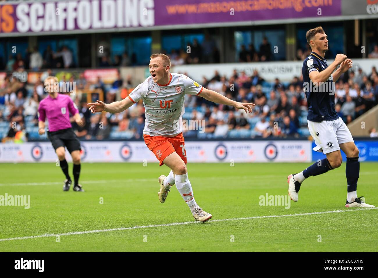 Shayne Lavery #19 of Blackpool celebrates his goal Stock Photo - Alamy