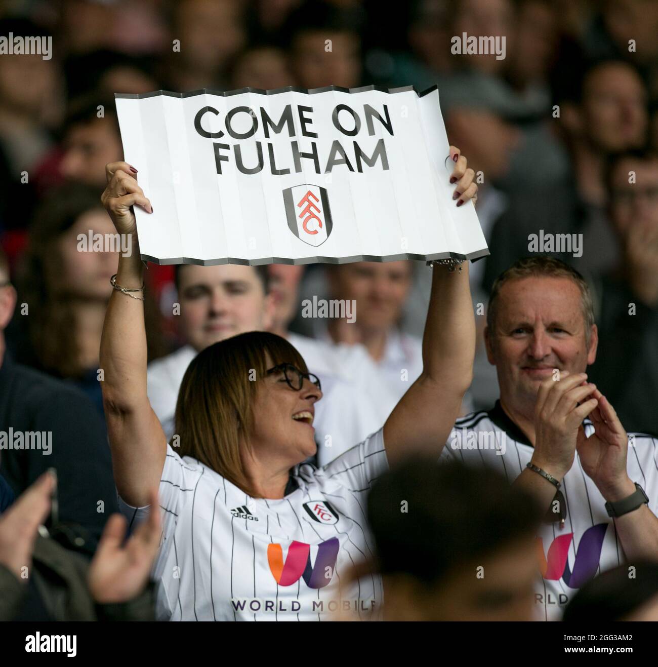 Fulham fan hi-res stock photography and images - Alamy