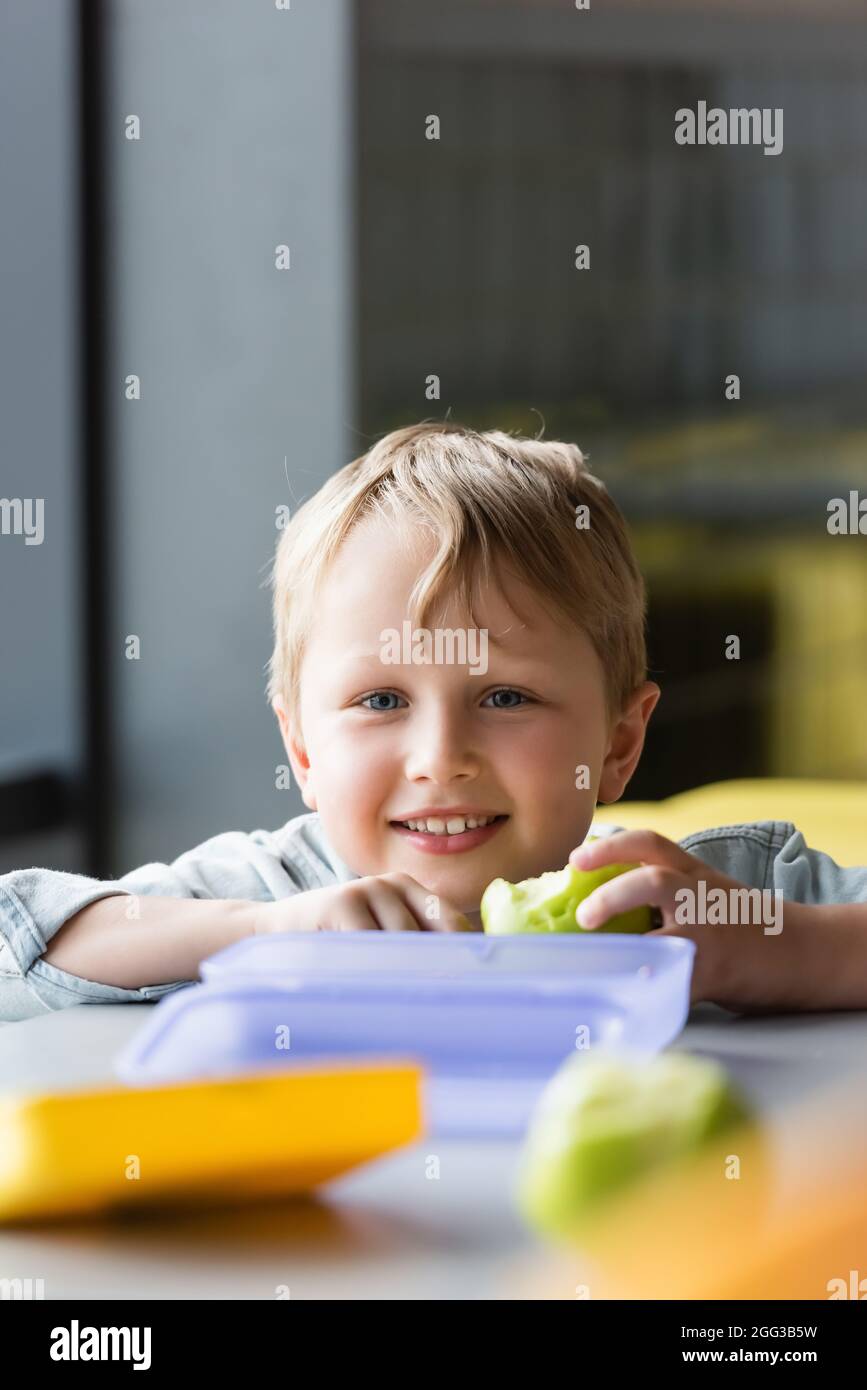 Child lunch computer hi-res stock photography and images - Alamy